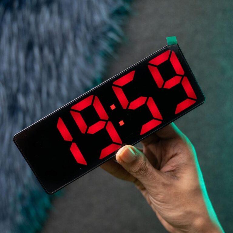 LED Smart Table Clock | Red – TECH NEST